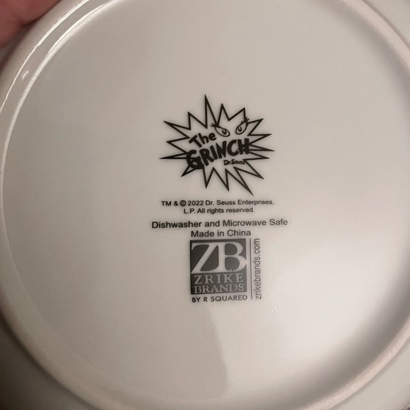 Dr. Seuss | Dining | Dr Seuss The Grinch Set 4 Round Dessert Plates ...